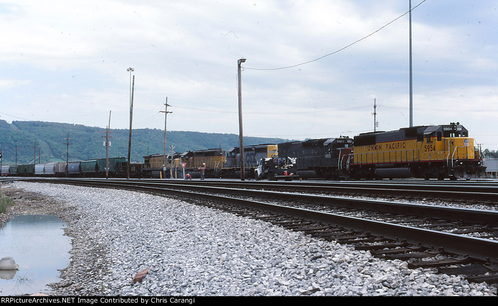 UP 5954 on CSX Q375.